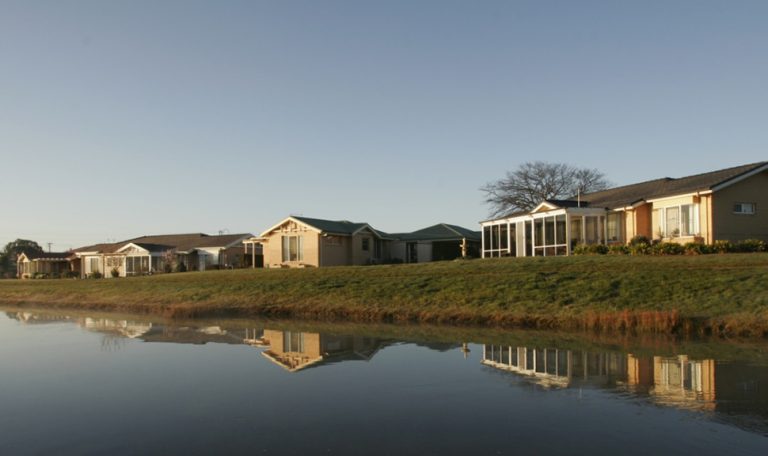 Glenara Lakes Lifestyle Village - 6TY